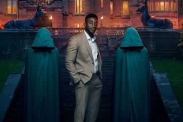 Los fanáticos de los traidores golpean al concursante cuando ...